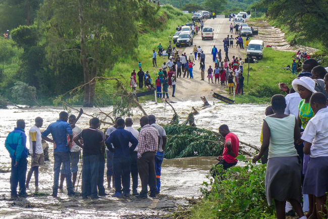Featured Photo of Zimbabwe Flood Disrupting Commuters, Workers