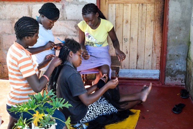 Braiding Hair in Zimbabwe