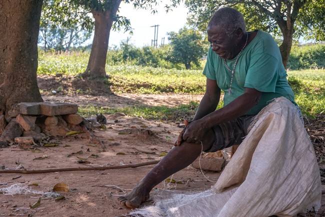 Zimbabwean Binds Reed Mat