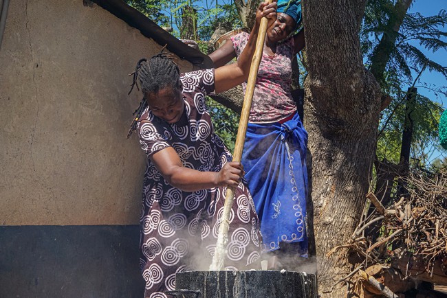 Zimbabwean Woman Cooks Sadza
