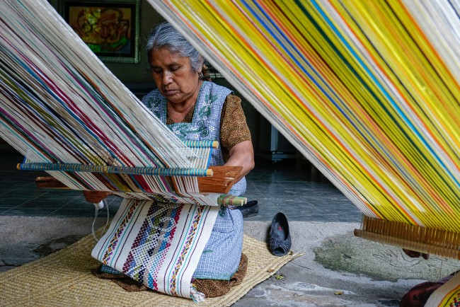 Women Weave Textiles and Tradition on Backstrap Looms