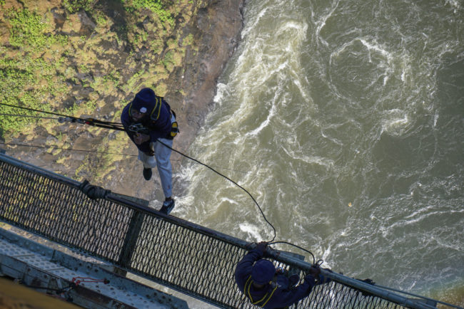 Victoria ‘Falls’: Crew Helps Tourists Bungee Jump at Iconic Attraction