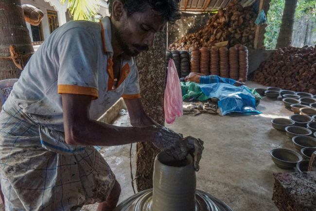 Sculptor in Sri Lanka Makes Versatile Clay Pots