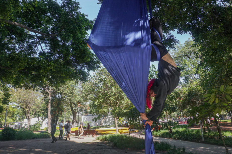 Air Fare: Acrobatics Students in Mexico Fly High for Free | Global ...