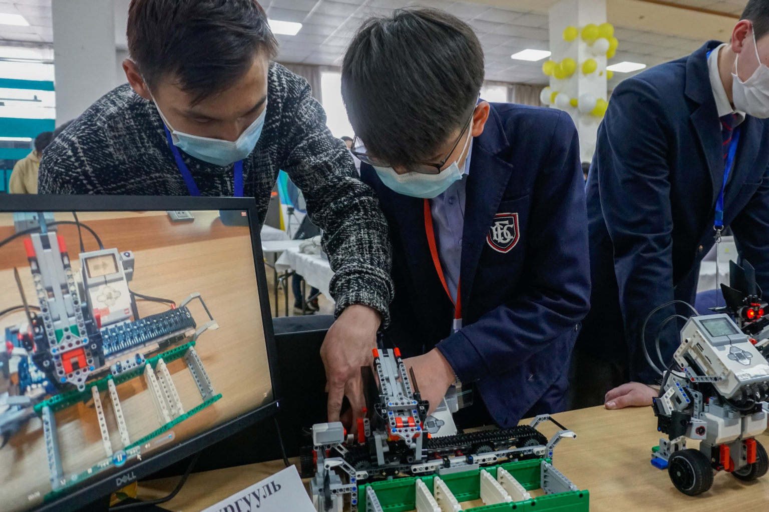 Students Showcase Machines at Mongolian Technology Fair | Global Press ...