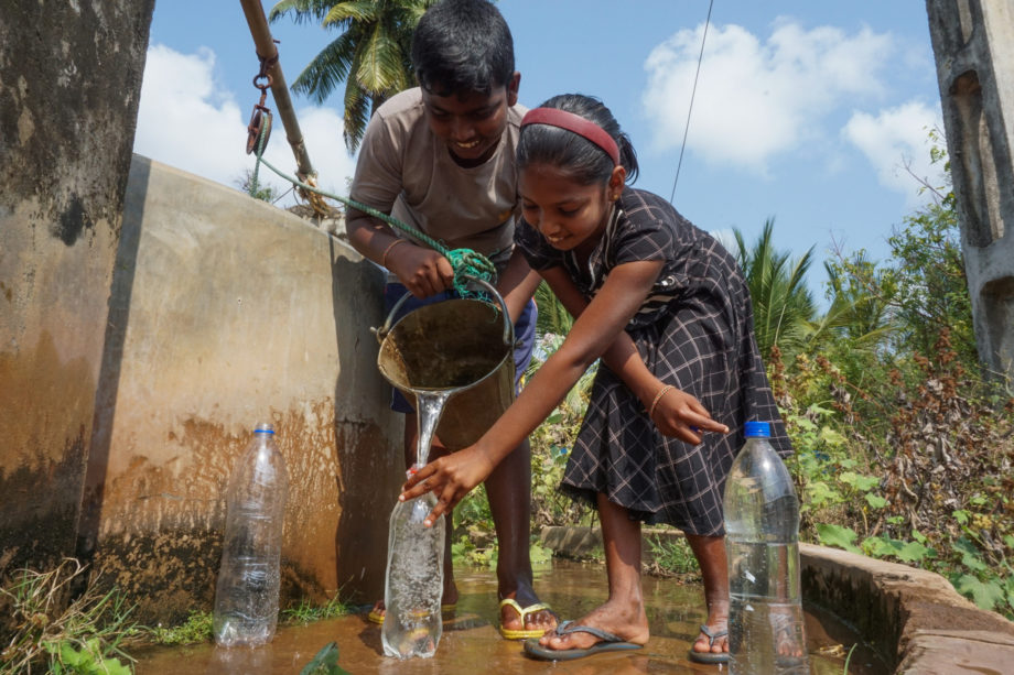 Children Collect Well Water in Sri Lanka | Global Press Journal