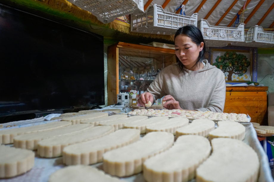 Mongolian Baker Prepares for Lunar New Year | Global Press Journal