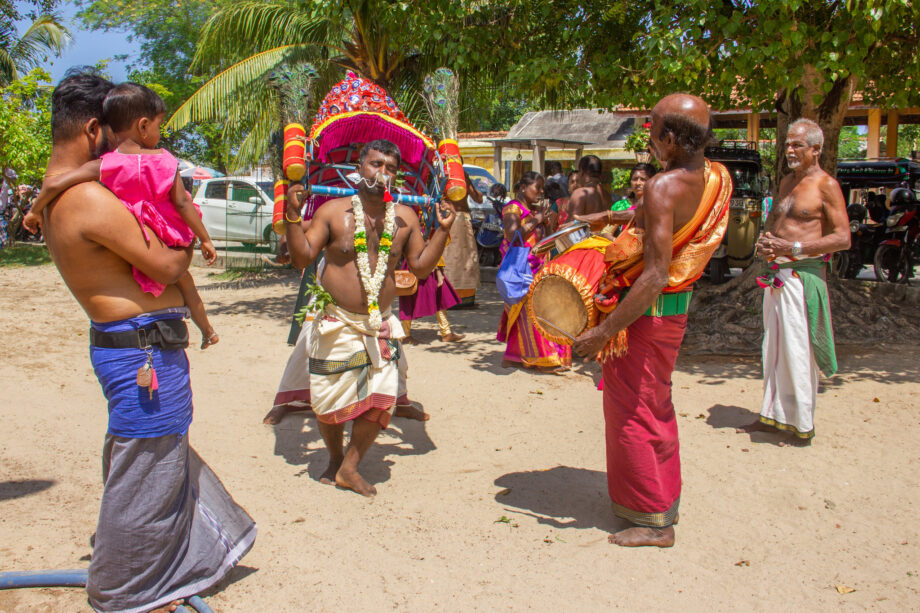 Hindu Worshippers Make Ritual Offering in Sri Lanka | Global Press Journal